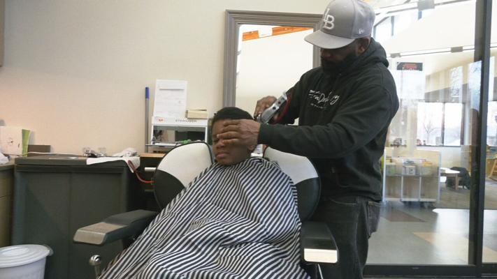 Local barber gives free haircuts to kids while giving advice on staying ...