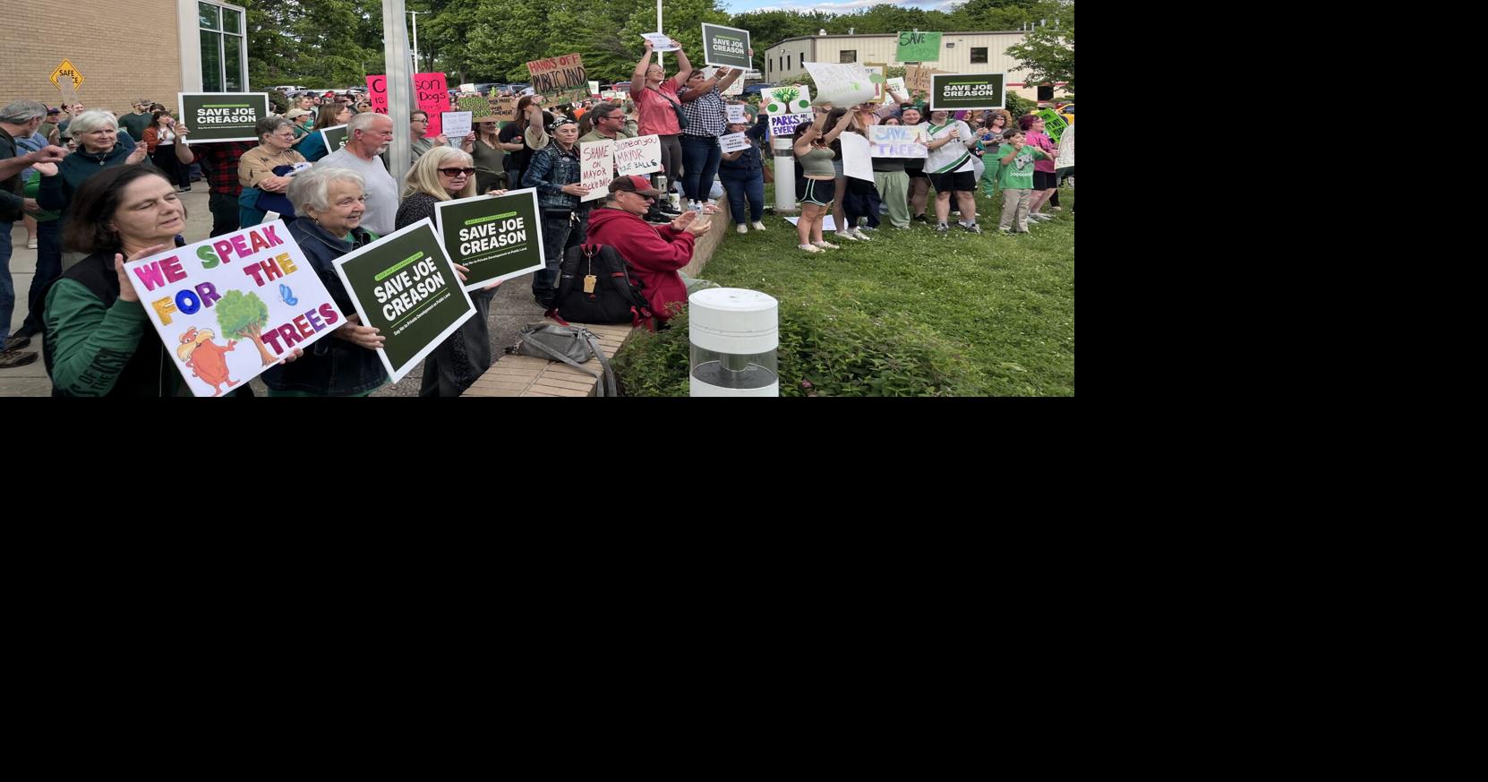 Chants, signs and questions: Hundreds pack meeting on Joe Creason Park ...