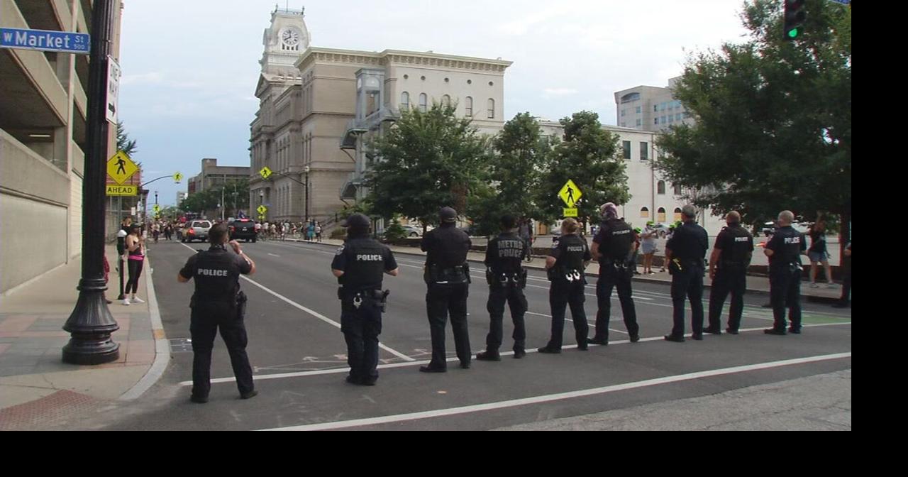 Louisville's mayor supports LMPD's rules of engagement with protesters ...