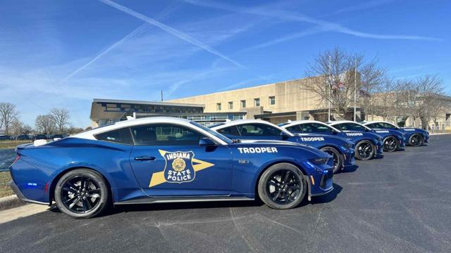 Indiana State Police upgrading cruisers with new Durangos and Mustangs ...