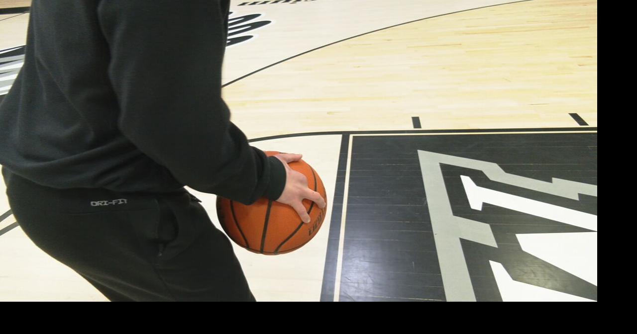 Southern Indiana basketball player helps team win sectional title ...