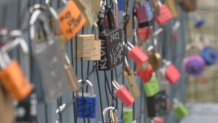 Couples celebrate their affection with southern Indiana love locks ...