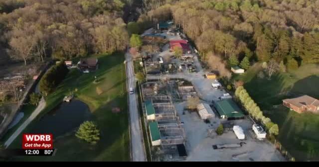 Tim Stark's 'Wildlife in Need' roadside zoo in Charlestown, Indiana ...