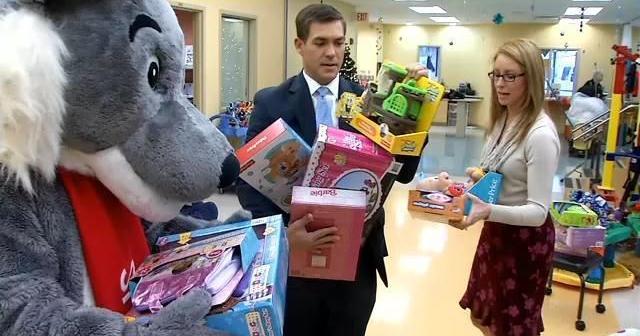 WDRB and Snow Fox deliver 1,200 toys to children at Home of the ...