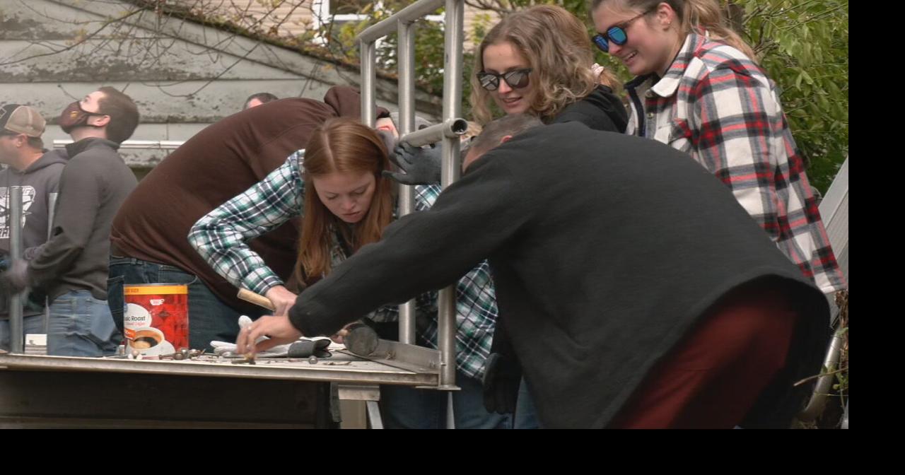 UPS employees build handicap accessible ramp for family in Shawnee ...
