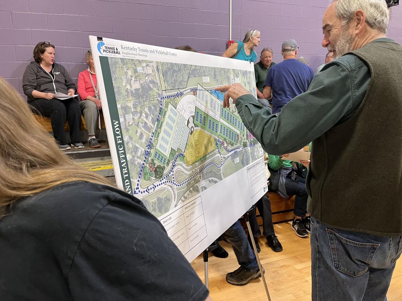 Chants, signs and questions: Hundreds pack meeting on Joe Creason Park ...