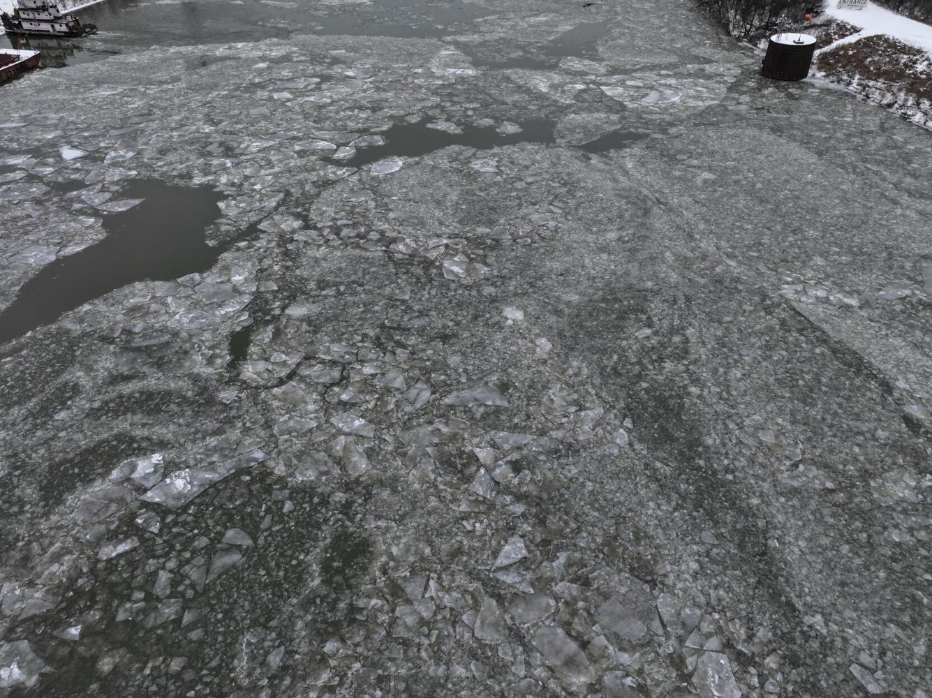 Ice buildup slows vessel traffic on Ohio River at McAlpine Locks ...