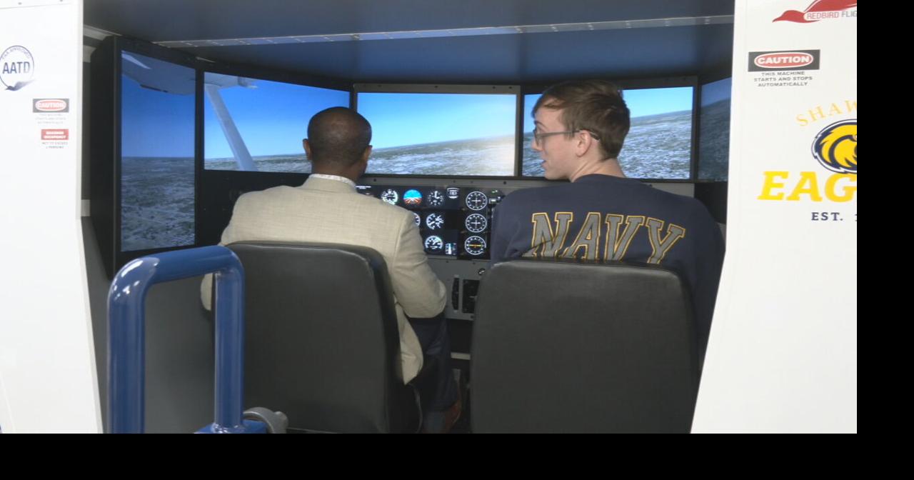 Shawnee HS gets new FAA-approved flight simulator | Local News | wdrb.com
