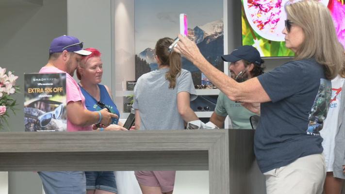 New Shady Rays flagship store opens in Oxmoor Mall | Business | wdrb.com