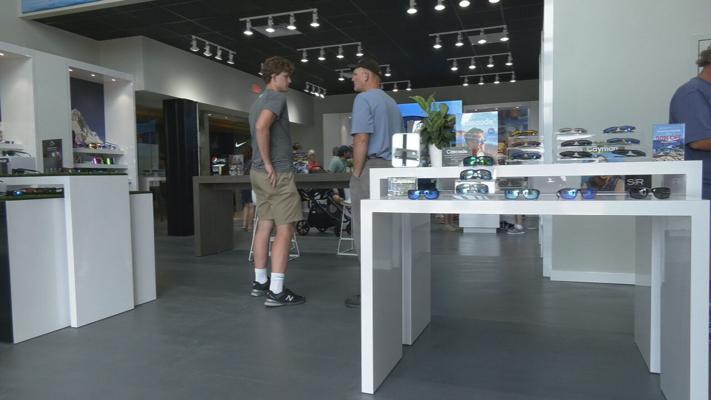 New Shady Rays flagship store opens in Oxmoor Mall | Business | wdrb.com