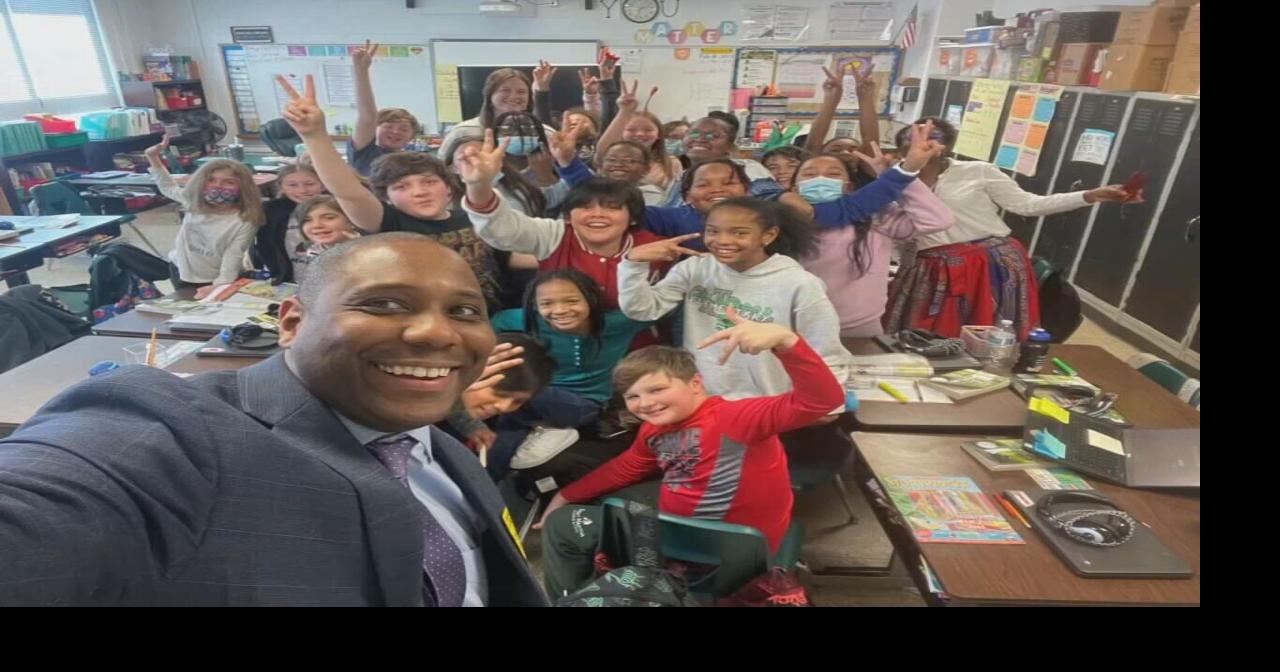WDRB's Gilbert Corsey reads to Greenwood Elementary students | Wdrb ...
