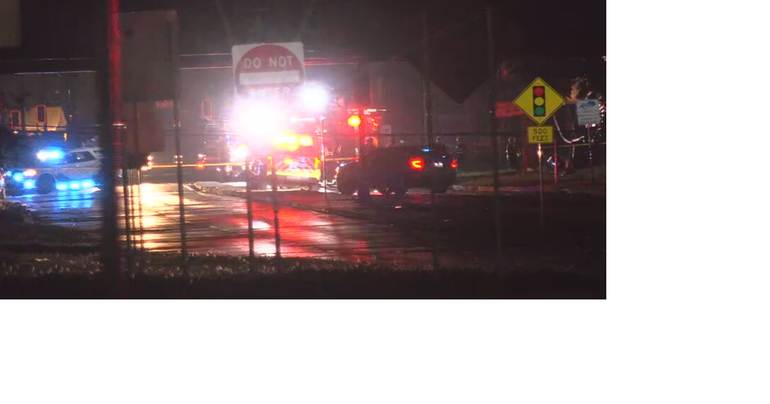 1 dead, 1 hospitalized after single car crash on Dixie Highway early ...
