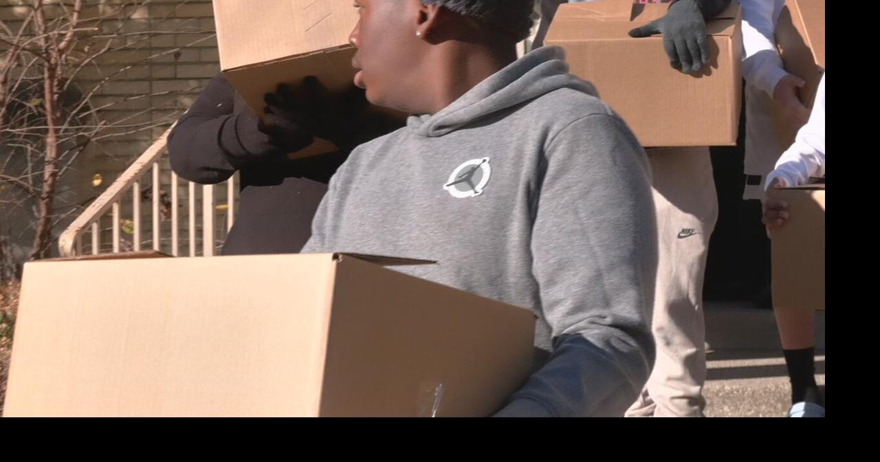 JCPS middle school gives out turkeys, Thanksgiving boxes to Smoketown ...