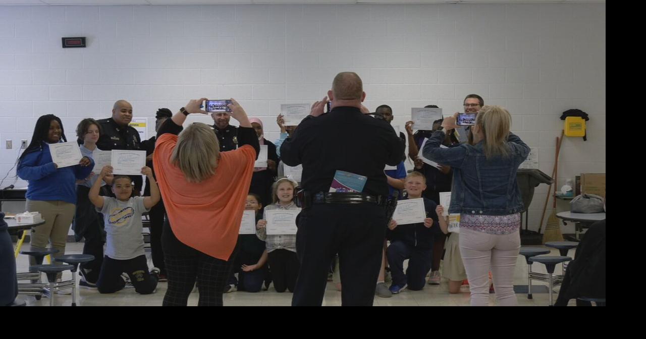 Police taking proactive approach in Louisville schools to curb gang ...