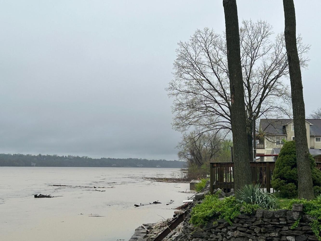 Utica residents evacuate as Ohio River is set to flood dozens of ...