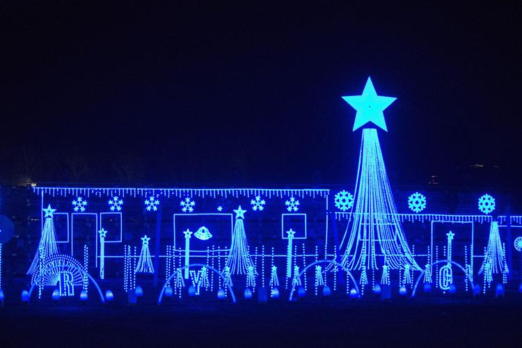 PHOTO GALLERY: Christmas In Cashmere Nelson Family Christmas Lights ...
