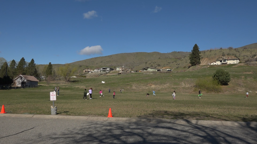 Dozens of kites fill sky at Entiat Community Kites and Arts Festival ...