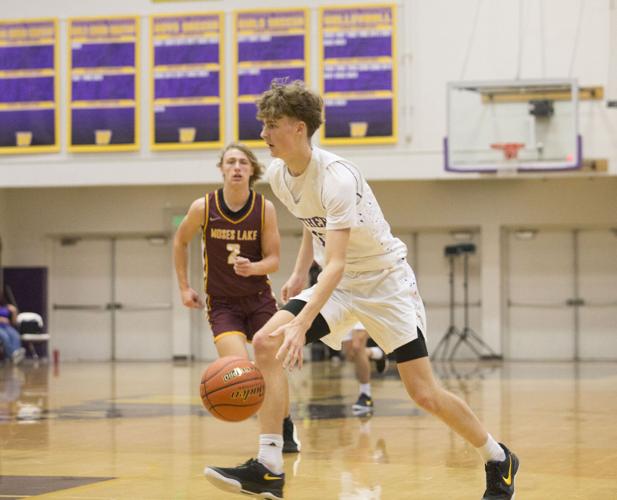 PHOTO GALLERY: Wenatchee boys basketball vs Moses Lake ...