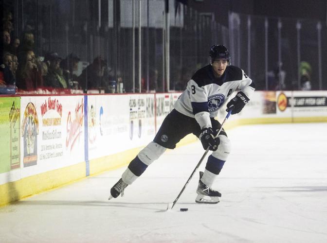 Photo gallery: Wenatchee Wild blanks Victoria 6-0 | | wenatcheeworld.com