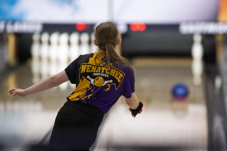 PHOTO GALLERY: Wenatchee Vs. Davis (bowling) | News | wenatcheeworld.com