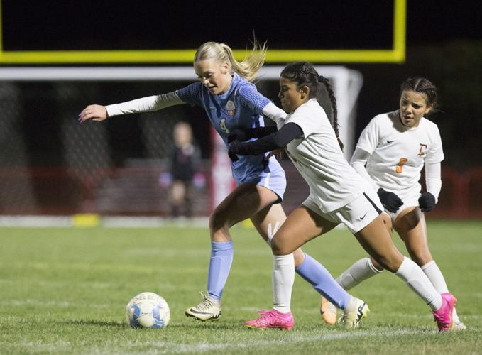 Photo Gallery: Eastmont girls soccer defeats Davis 2-1 ...