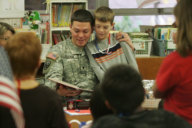 Jacob's hero Dad back from war, class rallies around soldier's son ...