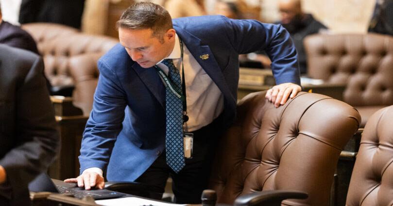 Capitol Buzz: House Democrats close their chamber doors to Washington ...