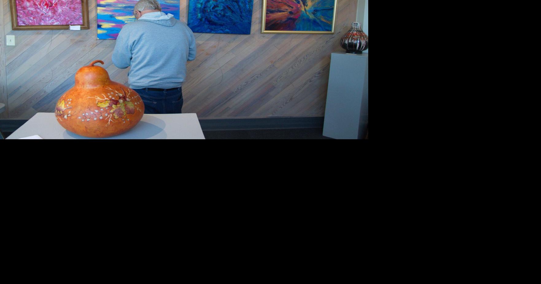 Fluid art pours and moves paint in techniques by Allen Gossett | GO ...