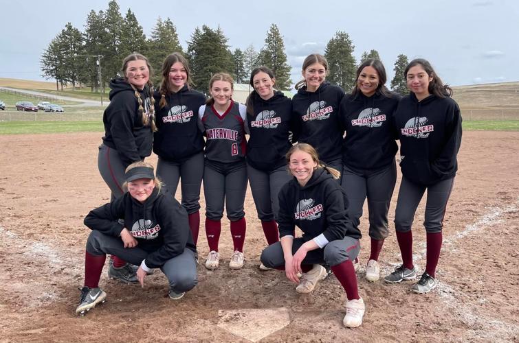 Softball team remains undefeated | Sports | wenatcheeworld.com