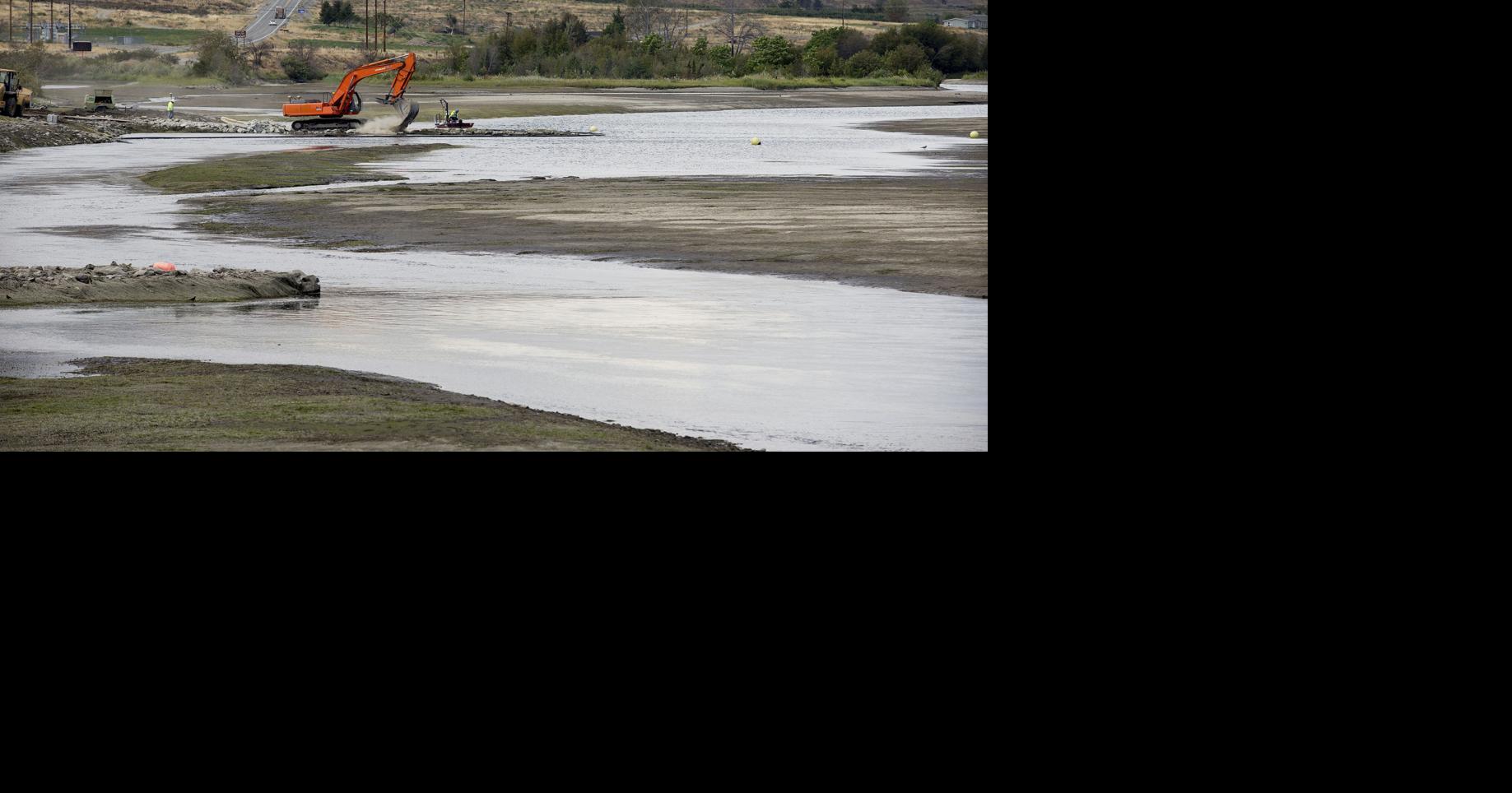 Girding their groins — Douglas PUD launches Methow River rock work ...