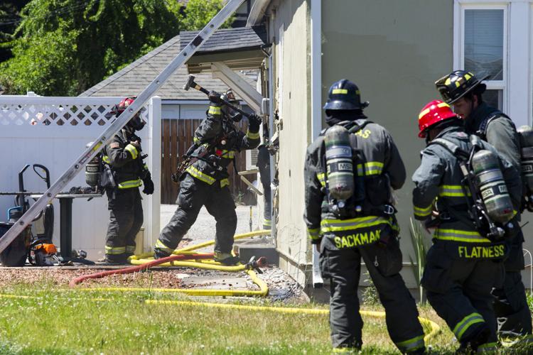 PHOTO GALLERY: Orondo Avenue structure fire | News | wenatcheeworld.com