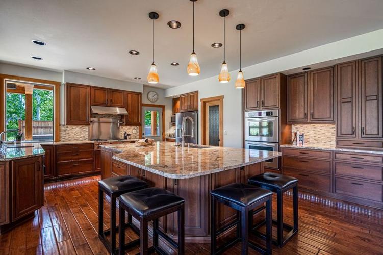 Listing of the Week | Luxurious home on Lake Entiat, Columbia River ...