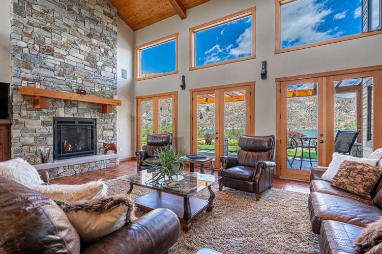 Listing of the Week | Luxurious home on Lake Entiat, Columbia River ...