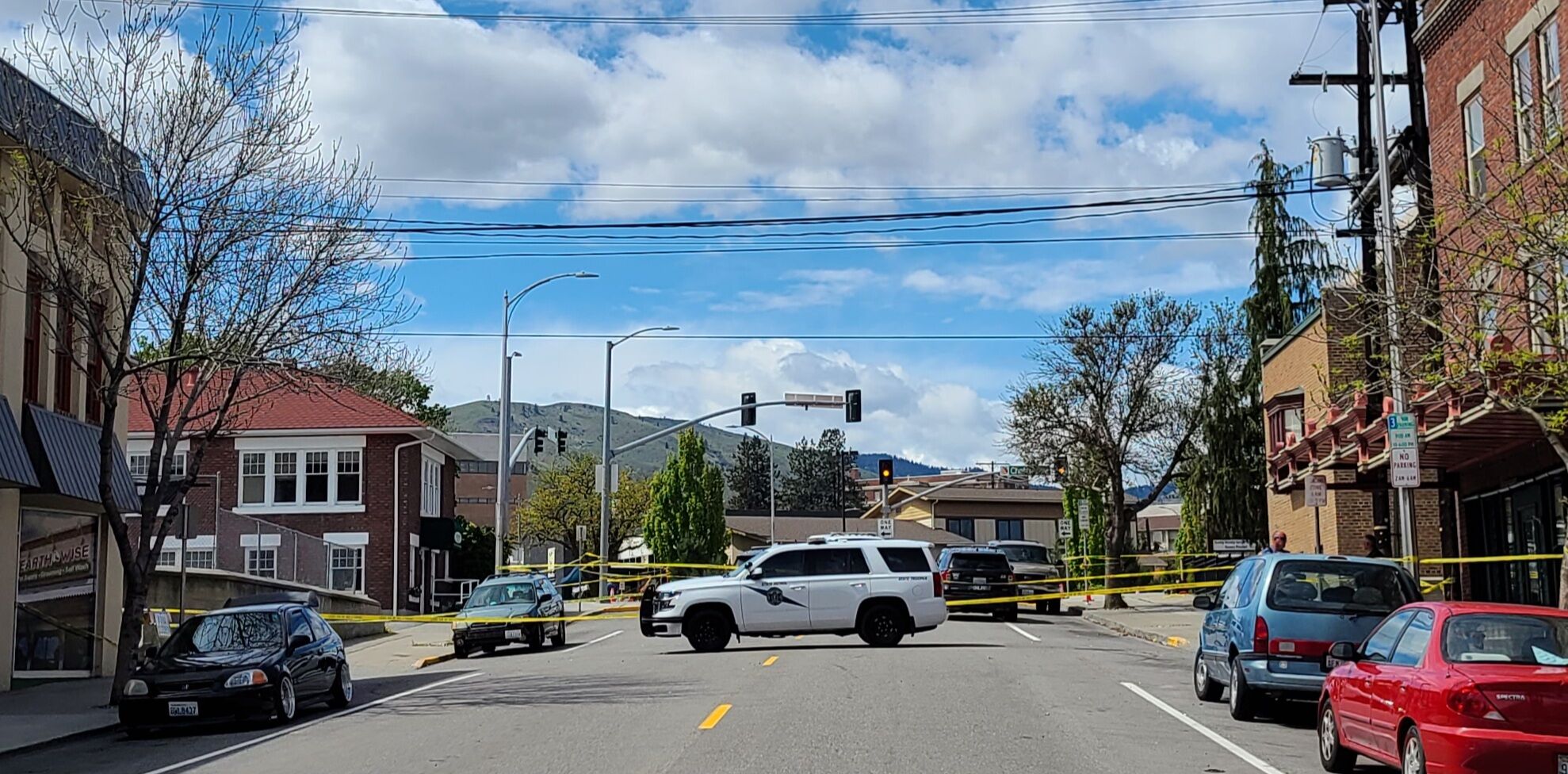 Update: One person dead, police officer wounded in Wenatchee shooting ...