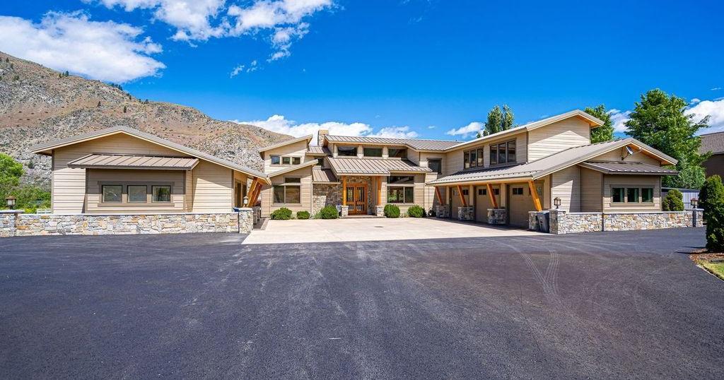 Listing of the Week | Luxurious home on Lake Entiat, Columbia River ...