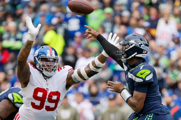 Geno Smith wear Seahawks plays on his wrist. It works ...