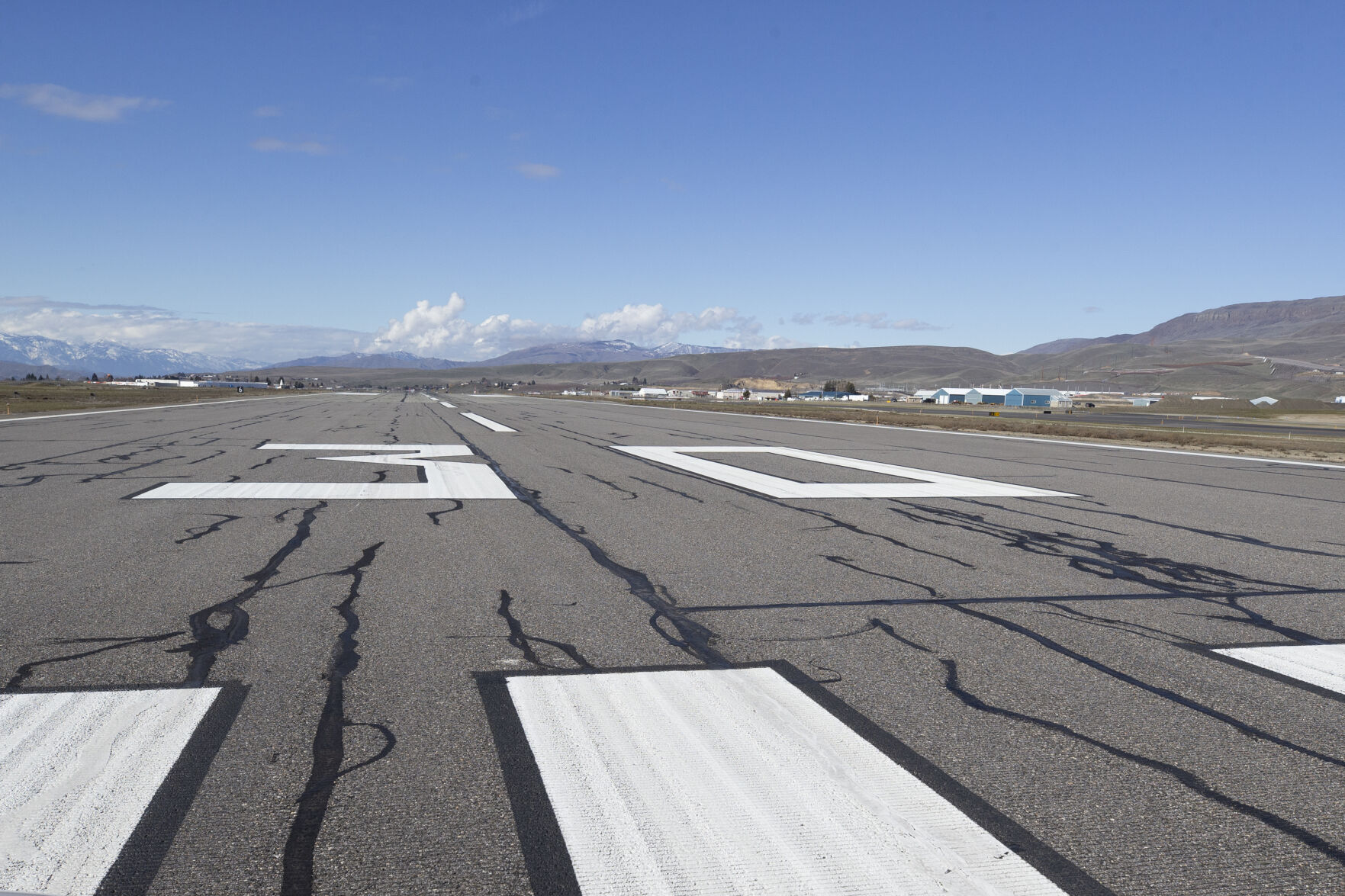 Pangborn Memorial Airport prepares for major runway overhaul | Local ...