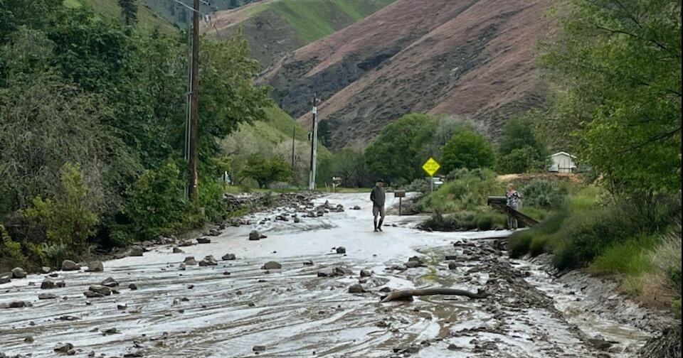 Mud, debris impeding canyon roads after rainstorm | Local News ...