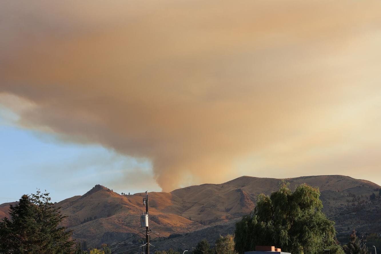 Late-season wildfire scorches 200 acres below Wenatchee Heights ...