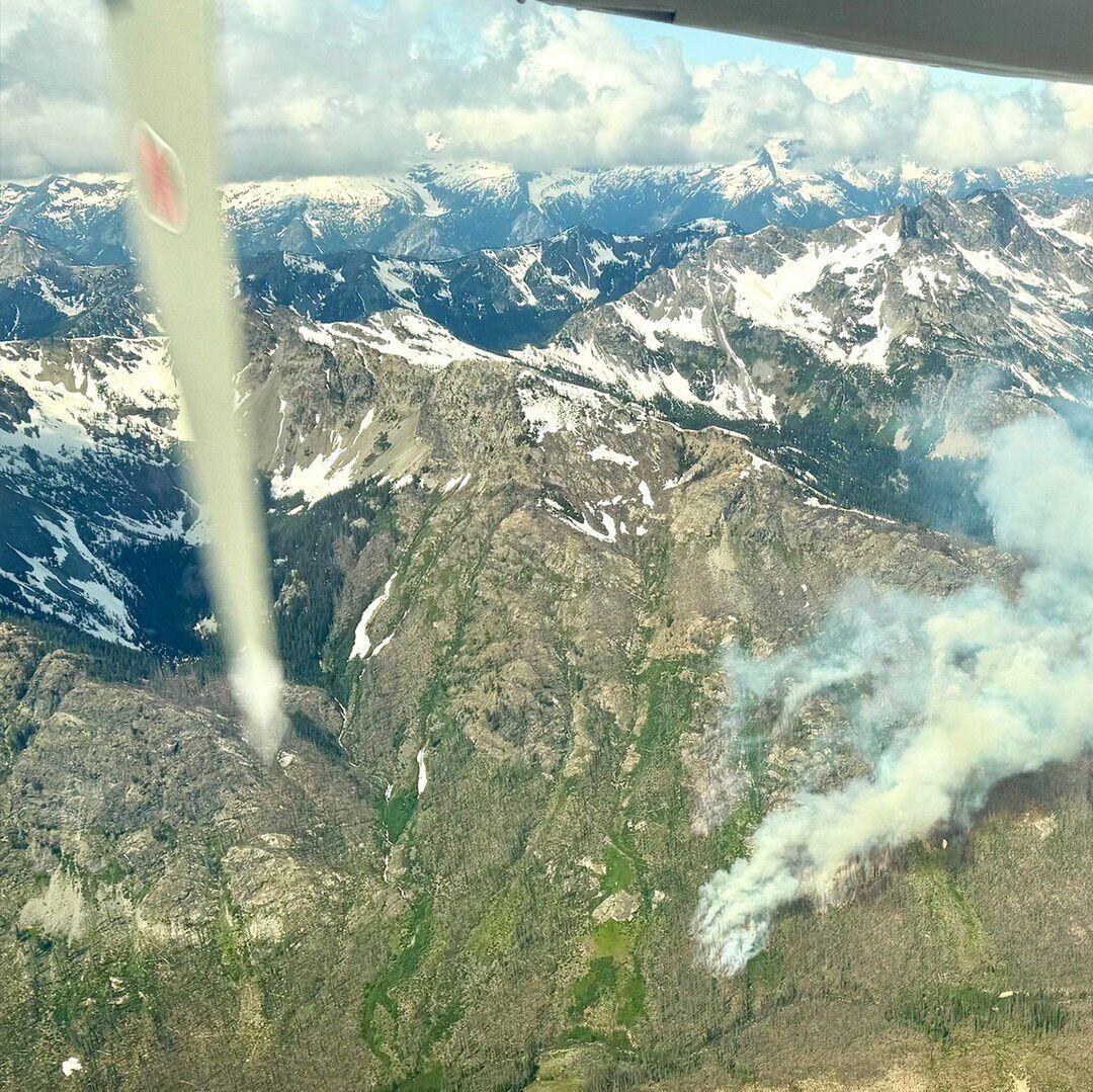 Late-season wildfire scorches 200 acres below Wenatchee Heights ...