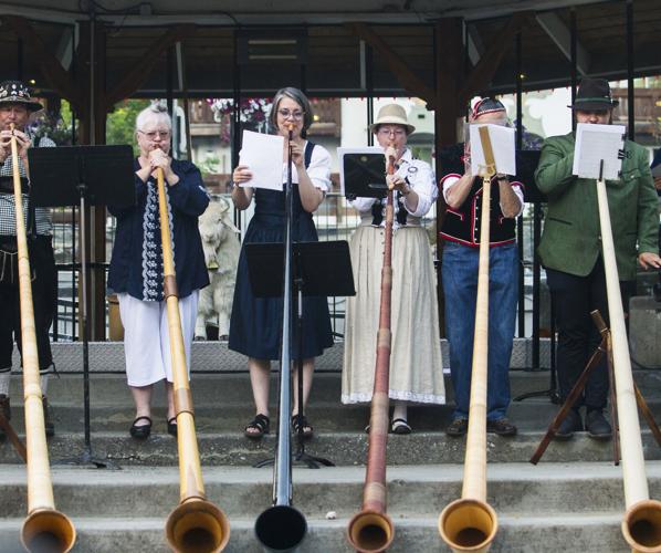 Leavenworth alphorn celebration draws crowd in center of Bavarian ...
