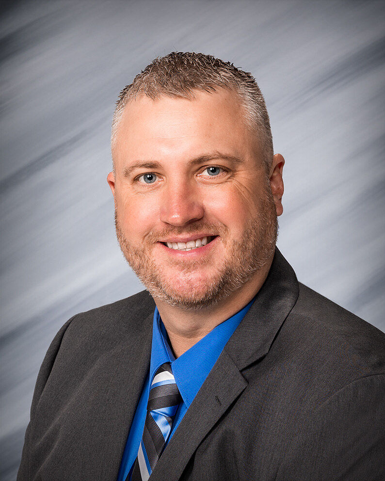 Larsen and Heinz vie for Eastmont School Board seat amid push for bond ...