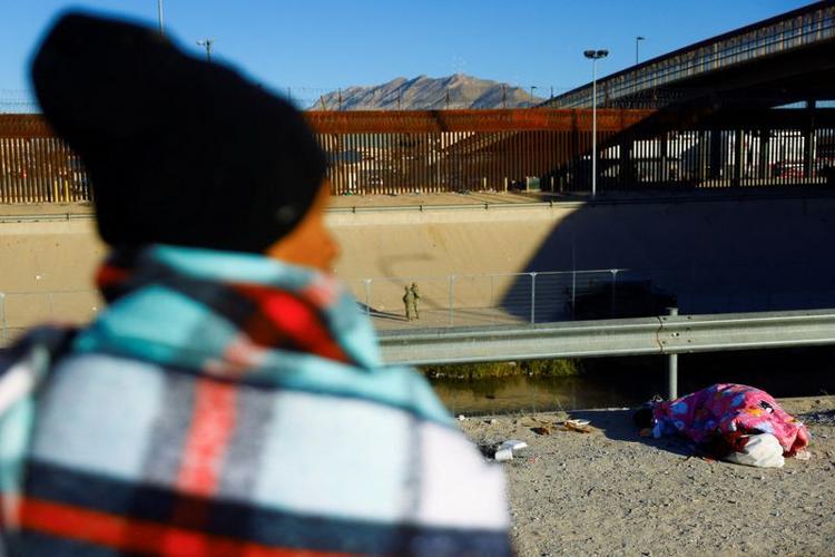 Slipping over Mexico border, migrants get the jump on U.S. court ruling ...