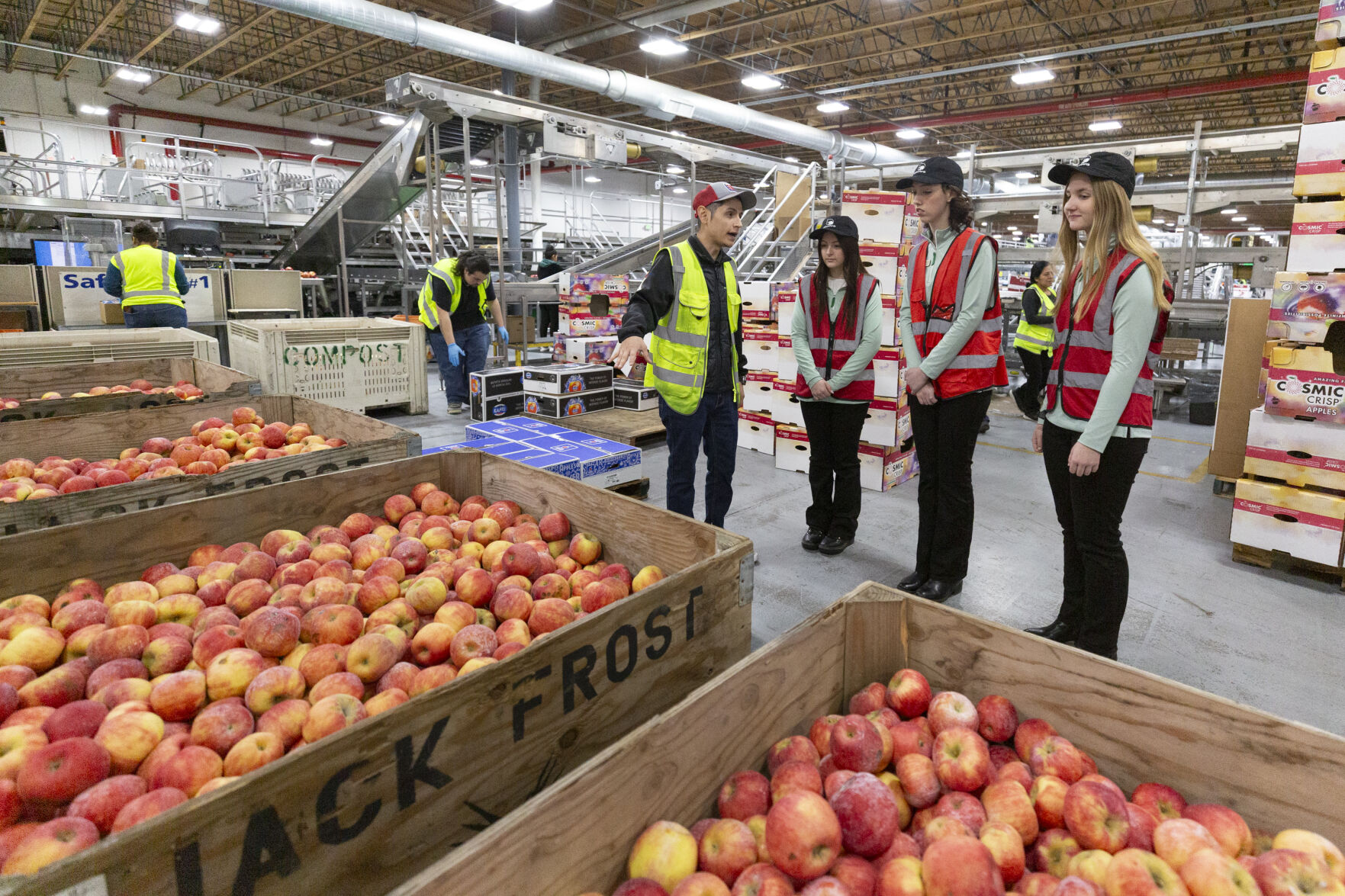 Keeping up with Apple Blossom Top 10: Touring Columbia Fruit Packers ...