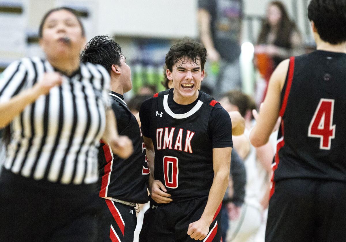 Tuesday High School Roundup | Chelan boys upset by Omak basketball ...