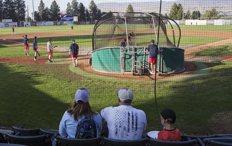 AppleSox host Fan Fest on eve of season opener | Sports | wenatcheeworld.com