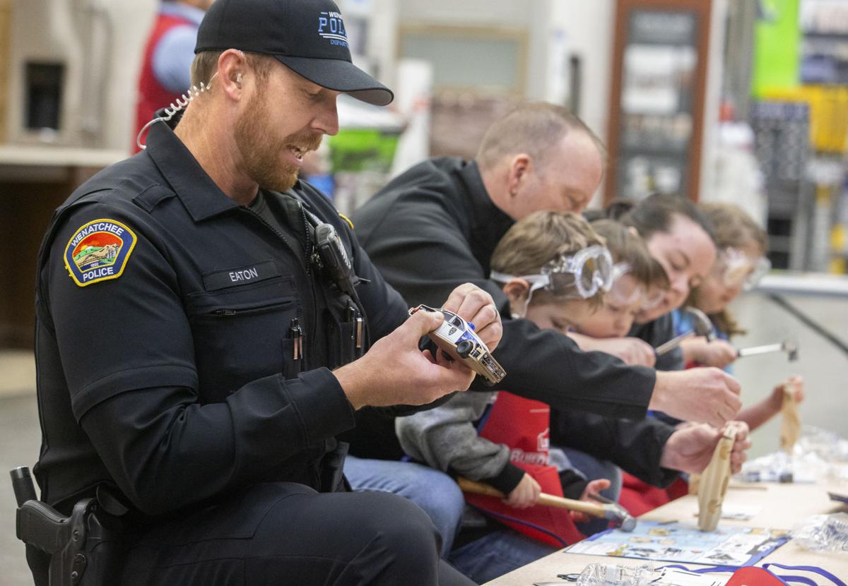 Wenatchee-area police officers help build (little wooden) patrol cars ...
