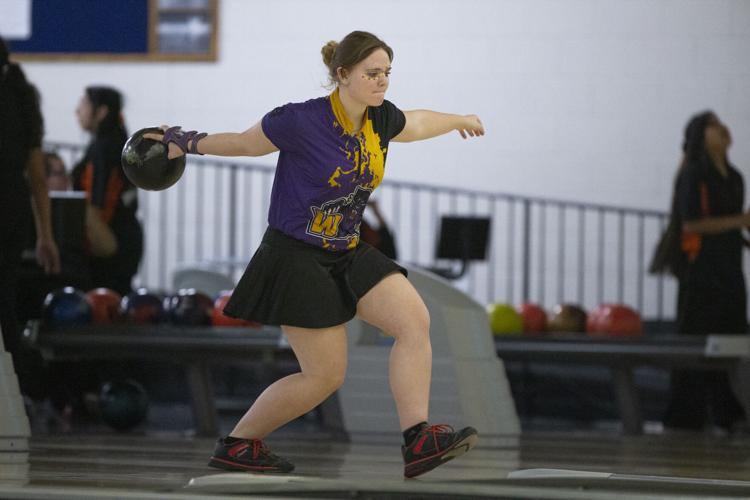 PHOTO GALLERY: Wenatchee Vs. Davis (bowling) | News | wenatcheeworld.com
