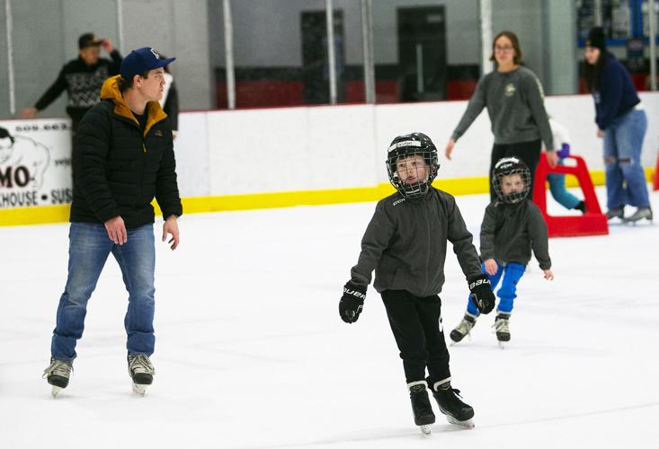 PHOTO GALLERY: Holiday Ice Skating | | wenatcheeworld.com