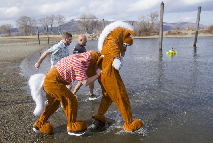 Wenatchee's frigid fundraiser raises money for Special Olympics | Local ...
